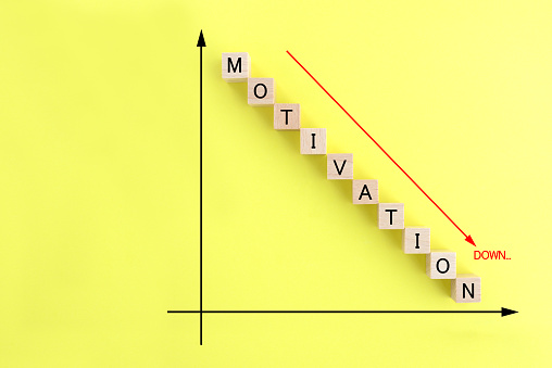 Downward motivation graph composed by wooden blocks | 発達理解・発達支援・ブログ